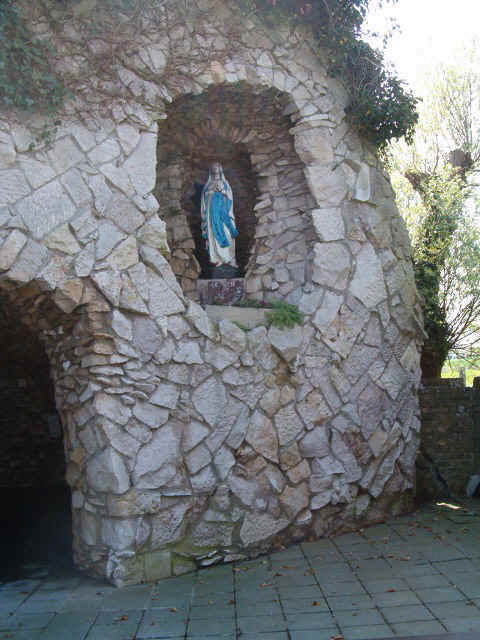 Zuienkerke (Nieuwmunster) * 22/9/8 – https://lourdesgrotten.wordpress.com