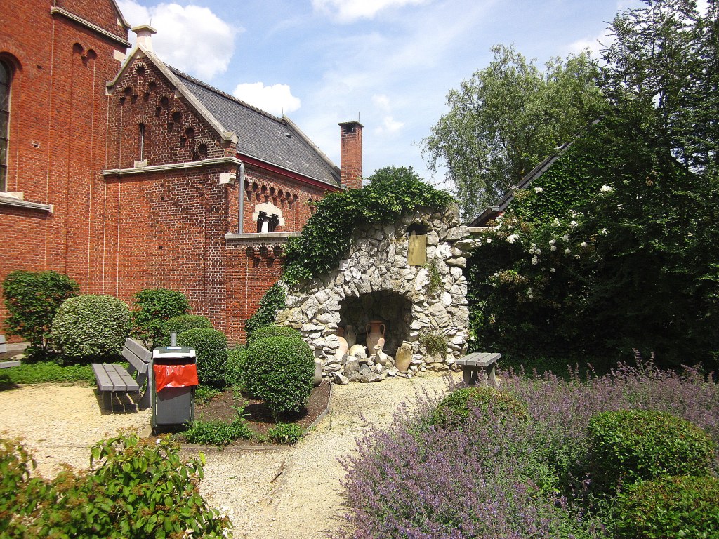 augustus 2018 – https://lourdesgrotten.wordpress.com