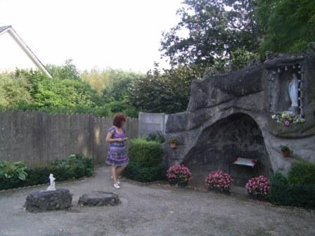 Boutersem (Dorpsstraat) * – https://lourdesgrotten.wordpress.com