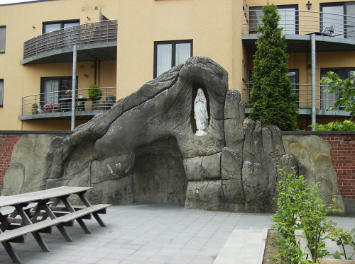 Avelgem (College) – https://lourdesgrotten.wordpress.com