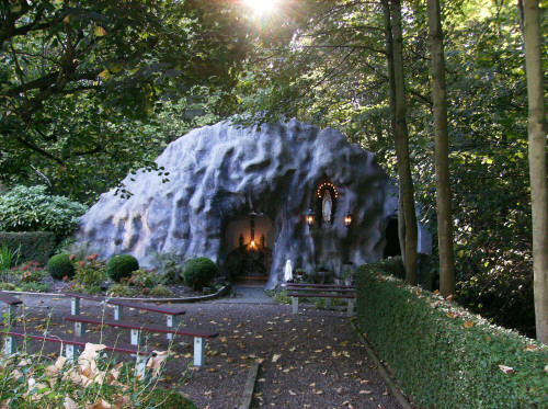 Gent (Oostakker- Broeders) – https://lourdesgrotten.wordpress.com