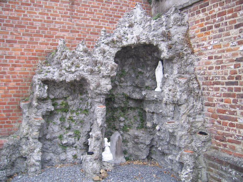 Sint-Truiden (Diesterstraat) * 14/9/9 – https://lourdesgrotten.wordpress.com