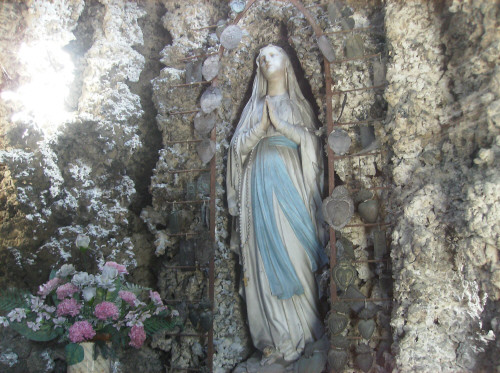 Veurne (Iepersesteenweg) * 23/4/10 – https://lourdesgrotten.wordpress.com