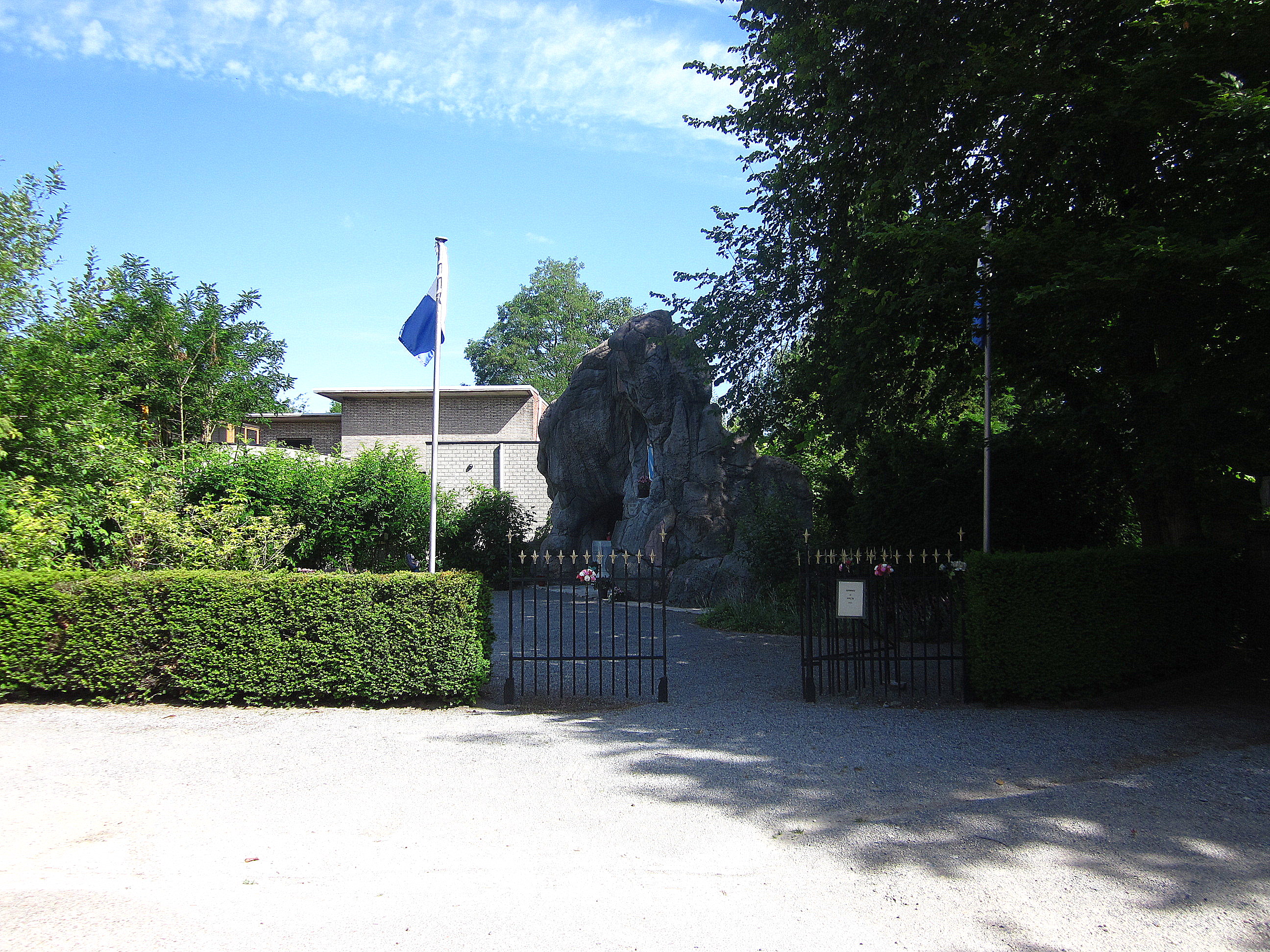 Mol (Wezel – Sint-Jozefslaan) 31/8/13 – https://lourdesgrotten ...