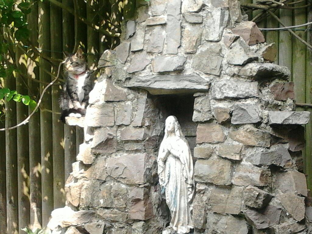 Meulebeke (oud klooster Zusters van Liefde) 9/8/18 – https://lourdesgrotten.wordpress.com