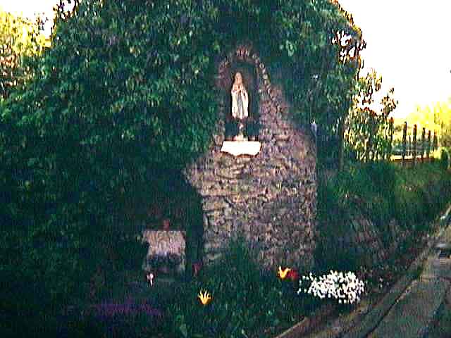 Bierbeek (Ruisbroekstraat/hoek Bergstraat) 4/1/19 – https://lourdesgrotten.wordpress.com