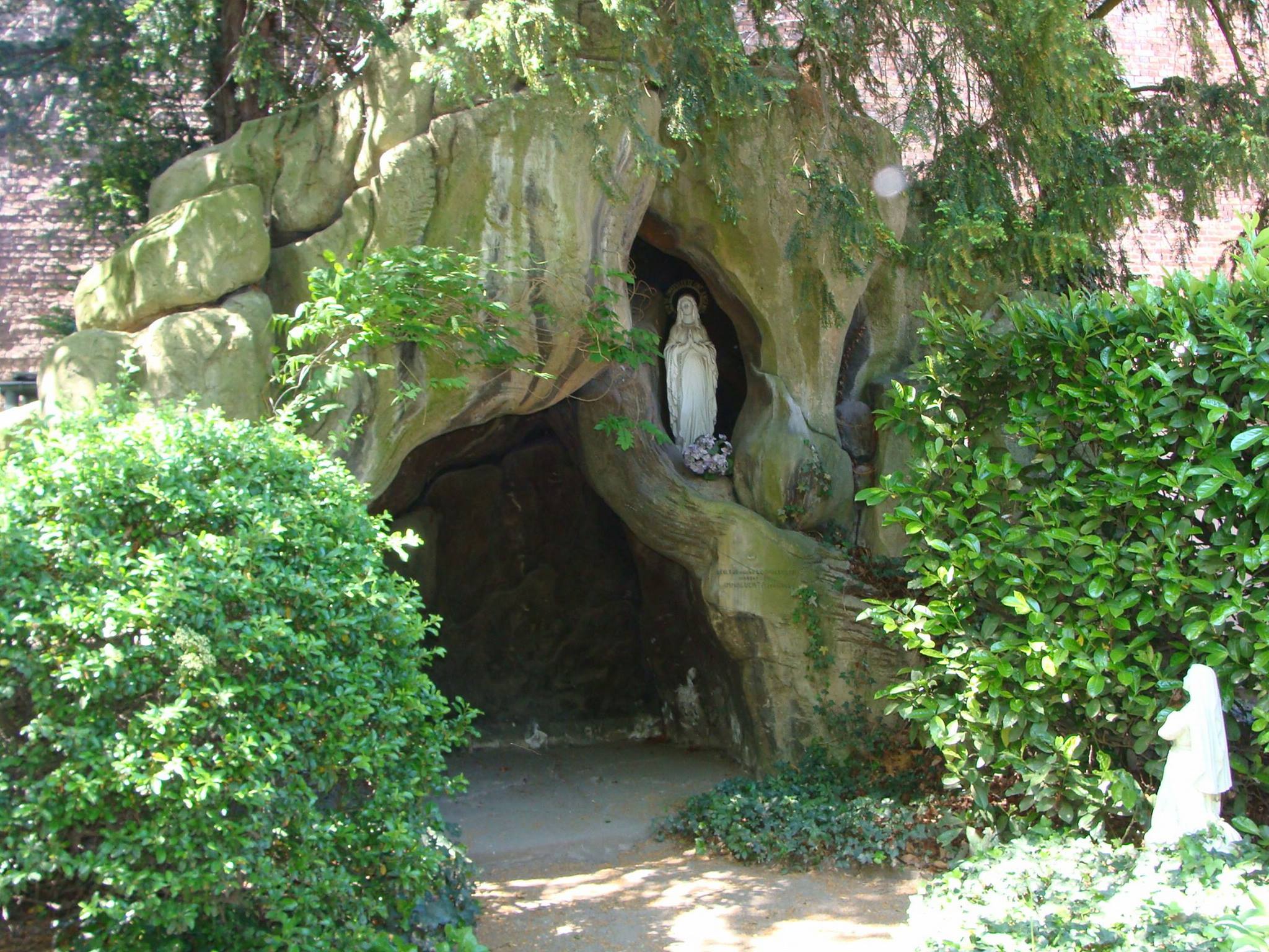 Antwerpen (Hoboken – Oudestraat) 30/10/12 – https://lourdesgrotten.wordpress.com