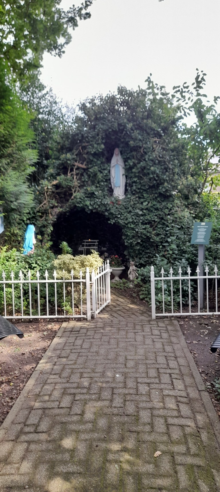 Alle Lourdesgrotten in volgorde van aanmelding – https://lourdesgrotten.wordpress.com